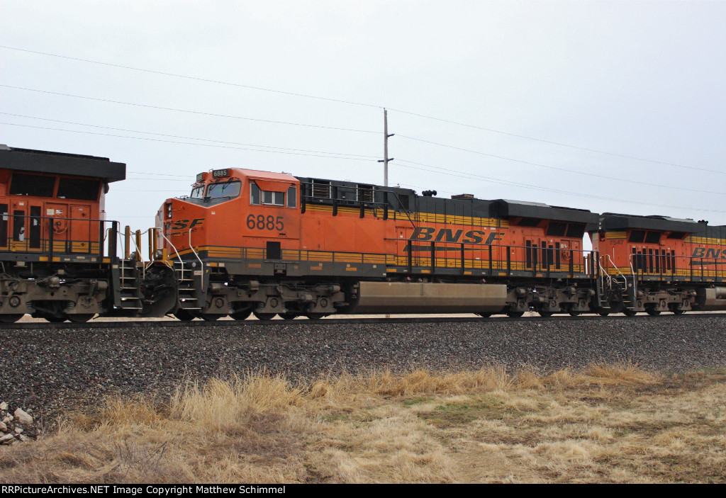 BNSF 6885